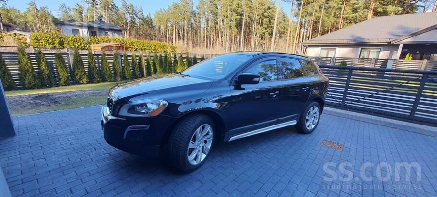 Black Volvo XC60 2013 in Riga, with an engine capacity of 2.40 L and mileage of 285 thousand km for 8500 €, photo 3 on AUTOMOTO.COM.LV