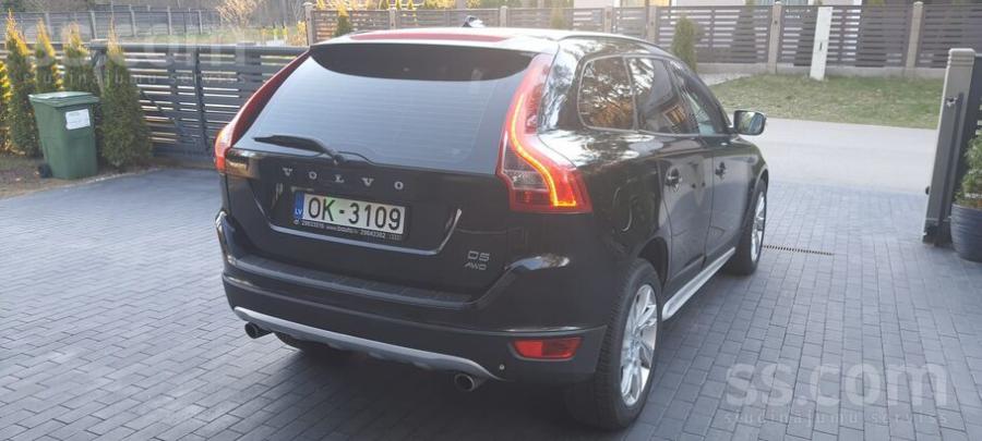 Black Volvo XC60 2013 in Riga, with an engine capacity of 2.40 L and mileage of 285 thousand km for 8500 €, photo 5 on AUTOMOTO.COM.LV