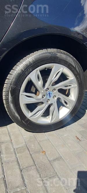 Black Volvo XC60 2013 in Riga, with an engine capacity of 2.40 L and mileage of 285 thousand km for 8500 €, photo 12 on AUTOMOTO.COM.LV