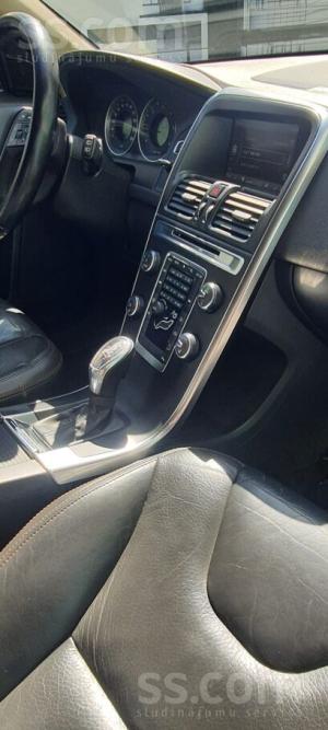 Black Volvo XC60 2013 in Riga, with an engine capacity of 2.40 L and mileage of 285 thousand km for 8500 €, photo 13 on AUTOMOTO.COM.LV