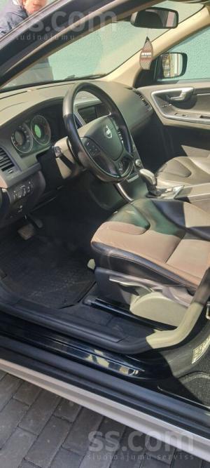 Black Volvo XC60 2013 in Riga, with an engine capacity of 2.40 L and mileage of 285 thousand km for 8500 €, photo 14 on AUTOMOTO.COM.LV