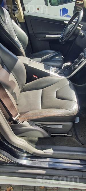 Black Volvo XC60 2013 in Riga, with an engine capacity of 2.40 L and mileage of 285 thousand km for 8500 €, photo 16 on AUTOMOTO.COM.LV