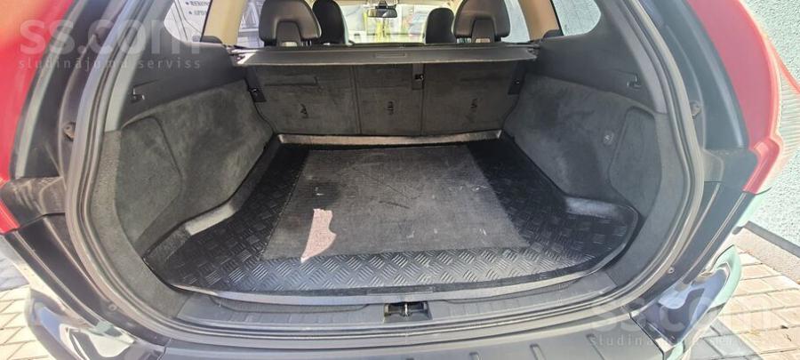 Black Volvo XC60 2013 in Riga, with an engine capacity of 2.40 L and mileage of 285 thousand km for 8500 €, photo 17 on AUTOMOTO.COM.LV