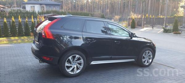 Black Volvo XC60 2013 in Riga, with an engine capacity of 2.40 L and mileage of 285 thousand km for 8500 €, photo 6 on AUTOMOTO.COM.LV