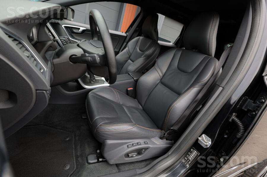 Melns Volvo XC60 2013 Jelgava, ar dzinēja tilpumu 2.00 L un nobraukumu 0 tūkst. km par 13850 €, foto 10 vietnē AUTOMOTO.COM.LV