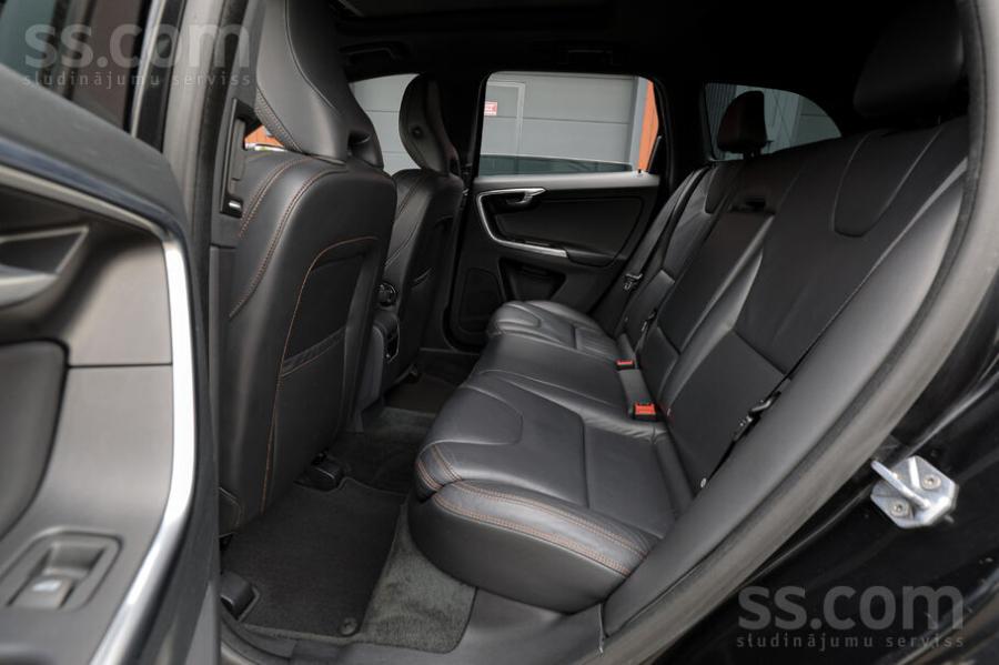 Melns Volvo XC60 2013 Jelgava, ar dzinēja tilpumu 2.00 L un nobraukumu 0 tūkst. km par 13850 €, foto 11 vietnē AUTOMOTO.COM.LV