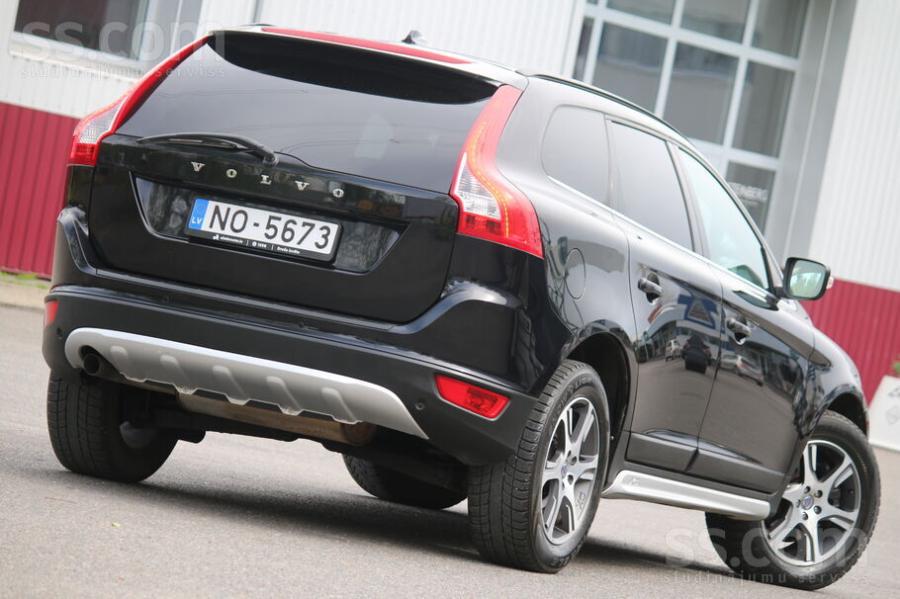 Black Volvo XC60 2013 in Riga, with an engine capacity of 2.00 L and mileage of 262 thousand km for 5990 €, photo 3 on AUTOMOTO.COM.LV
