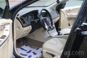 Black Volvo XC60 2013 in Riga, with an engine capacity of 2.00 L and mileage of 262 thousand km for 5990 €, photo 7 on AUTOMOTO.COM.LV