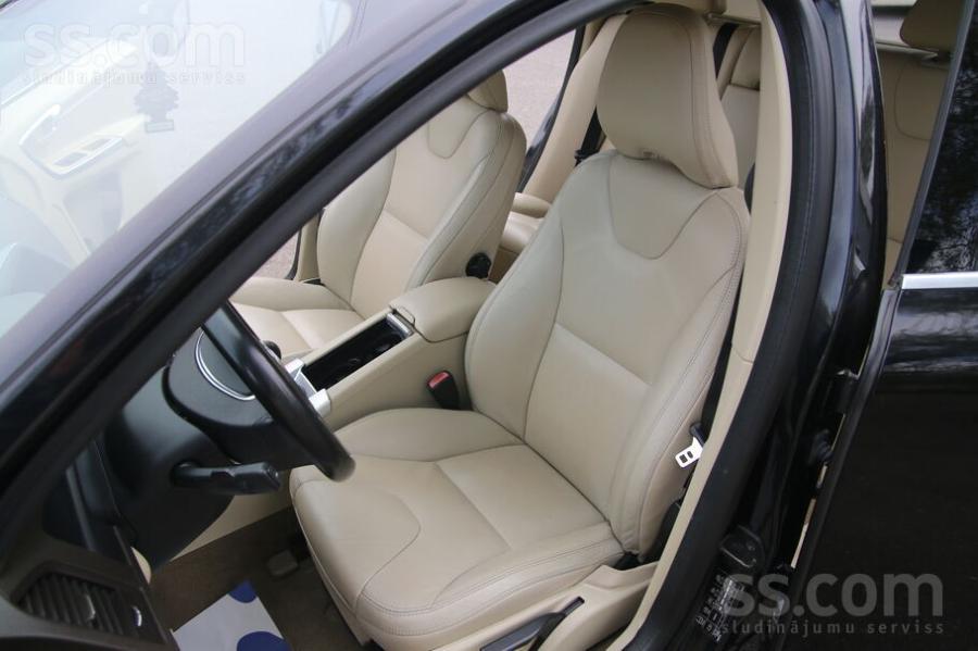 Black Volvo XC60 2013 in Riga, with an engine capacity of 2.00 L and mileage of 262 thousand km for 5990 €, photo 9 on AUTOMOTO.COM.LV