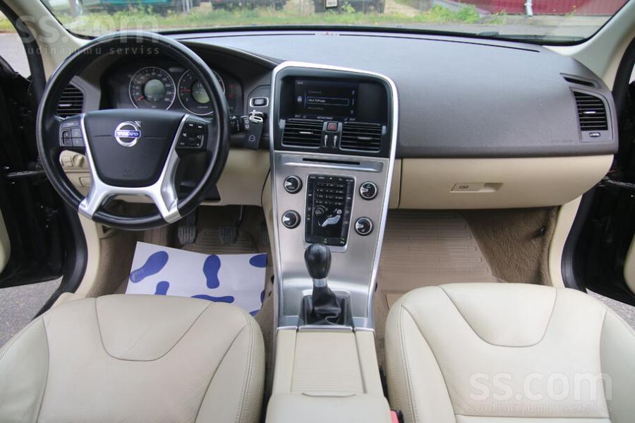 Black Volvo XC60 2013 in Riga, with an engine capacity of 2.00 L and mileage of 262 thousand km for 5990 €, photo 11 on AUTOMOTO.COM.LV