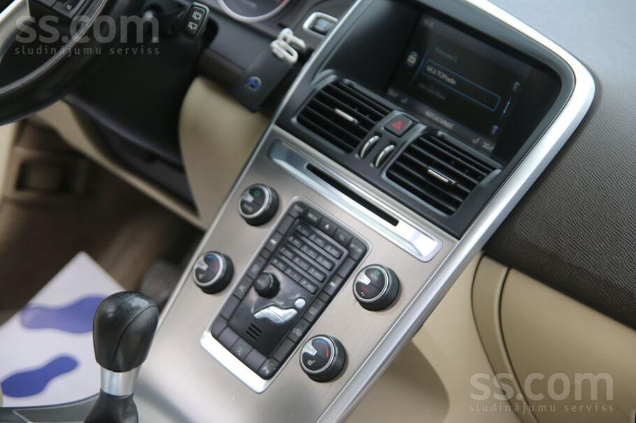 Black Volvo XC60 2013 in Riga, with an engine capacity of 2.00 L and mileage of 262 thousand km for 5990 €, photo 14 on AUTOMOTO.COM.LV