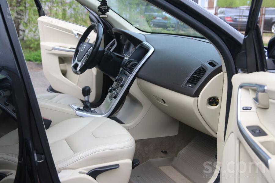 Black Volvo XC60 2013 in Riga, with an engine capacity of 2.00 L and mileage of 262 thousand km for 5990 €, photo 16 on AUTOMOTO.COM.LV