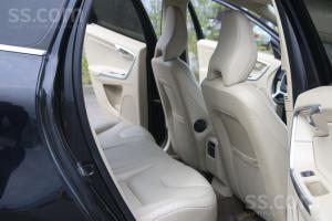 Black Volvo XC60 2013 in Riga, with an engine capacity of 2.00 L and mileage of 262 thousand km for 5990 €, photo 18 on AUTOMOTO.COM.LV