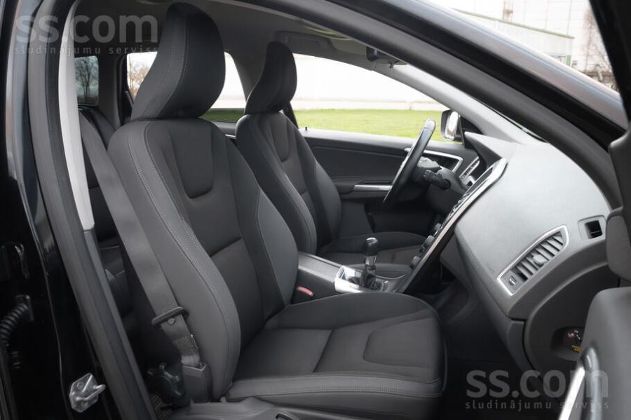 Melns Volvo XC60 2013 Tukums, ar dzinēja tilpumu 2.00 L un nobraukumu 257 tūkst. km par 10990 €, foto 17 vietnē AUTOMOTO.COM.LV
