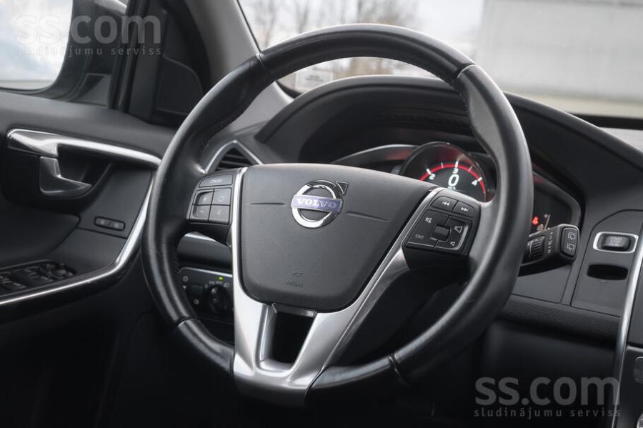 Melns Volvo XC60 2013 Tukums, ar dzinēja tilpumu 2.00 L un nobraukumu 257 tūkst. km par 10990 €, foto 19 vietnē AUTOMOTO.COM.LV