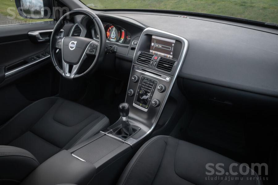 Melns Volvo XC60 2013 Tukums, ar dzinēja tilpumu 2.00 L un nobraukumu 257 tūkst. km par 10990 €, foto 20 vietnē AUTOMOTO.COM.LV