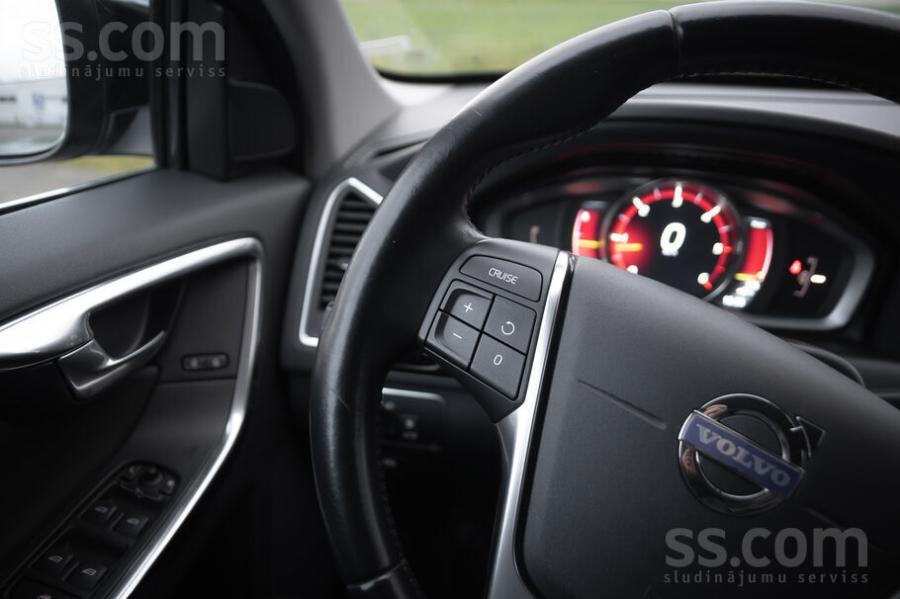 Melns Volvo XC60 2013 Tukums, ar dzinēja tilpumu 2.00 L un nobraukumu 257 tūkst. km par 10990 €, foto 26 vietnē AUTOMOTO.COM.LV