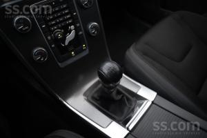 Melns Volvo XC60 2013 Tukums, ar dzinēja tilpumu 2.00 L un nobraukumu 257 tūkst. km par 10990 €, foto 28 vietnē AUTOMOTO.COM.LV