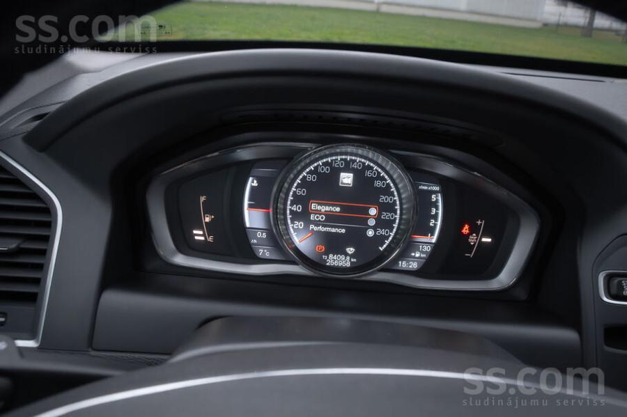 Melns Volvo XC60 2013 Tukums, ar dzinēja tilpumu 2.00 L un nobraukumu 257 tūkst. km par 10990 €, foto 36 vietnē AUTOMOTO.COM.LV