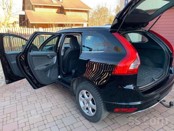 Black Volvo XC60 2013 in Jurmala, with an engine capacity of 2.40 L and mileage of 0 thousand km for 10900 €, photo 9 on AUTOMOTO.COM.LV