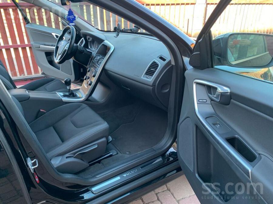 Melns Volvo XC60 2013 Jūrmala, ar dzinēja tilpumu 2.40 L un nobraukumu 0 tūkst. km par 10900 €, foto 13 vietnē AUTOMOTO.COM.LV