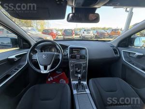 Melns Volvo XC60 2013 Talsi, ar dzinēja tilpumu 2.00 L un nobraukumu 201 tūkst. km par 12970 €, foto 4 vietnē AUTOMOTO.COM.LV