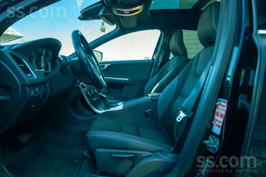 Melns Volvo XC60 2013 Liepāja, ar dzinēja tilpumu 2.00 L un nobraukumu 297 tūkst. km par 10300 €, foto 10 vietnē AUTOMOTO.COM.LV