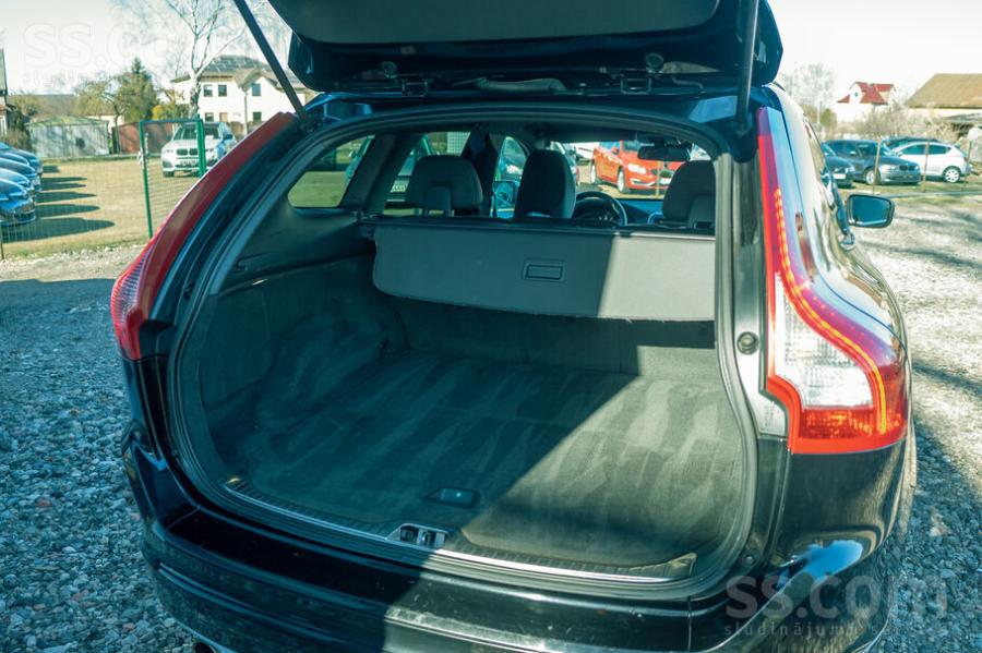 Melns Volvo XC60 2013 Liepāja, ar dzinēja tilpumu 2.00 L un nobraukumu 297 tūkst. km par 10300 €, foto 12 vietnē AUTOMOTO.COM.LV