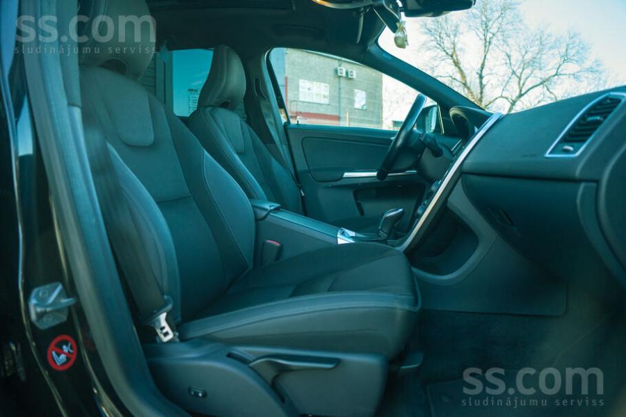 Melns Volvo XC60 2013 Liepāja, ar dzinēja tilpumu 2.00 L un nobraukumu 297 tūkst. km par 10300 €, foto 15 vietnē AUTOMOTO.COM.LV