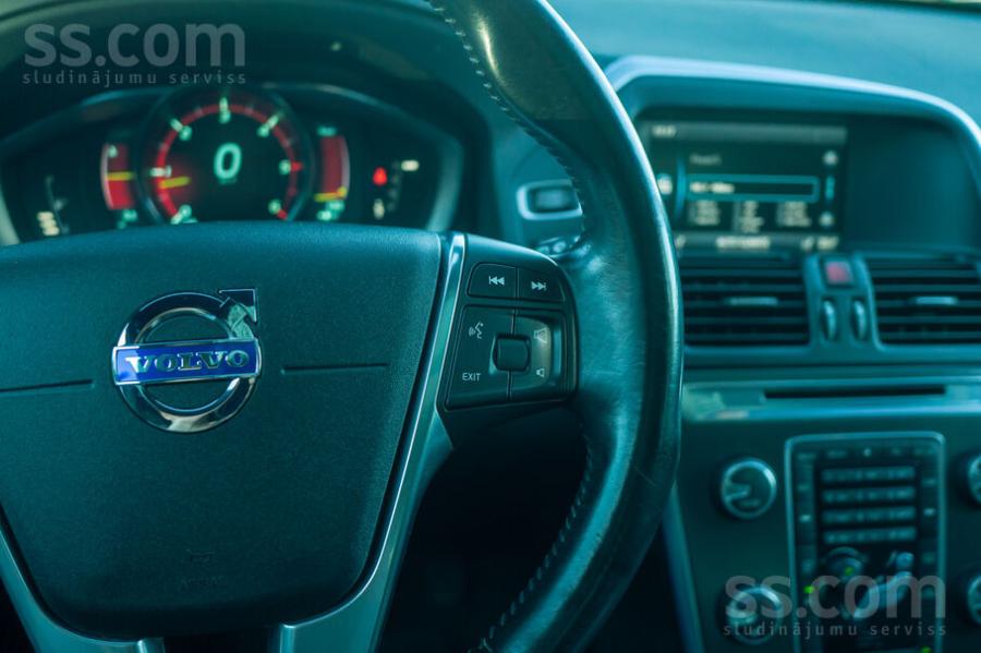 Melns Volvo XC60 2013 Liepāja, ar dzinēja tilpumu 2.00 L un nobraukumu 297 tūkst. km par 10300 €, foto 21 vietnē AUTOMOTO.COM.LV