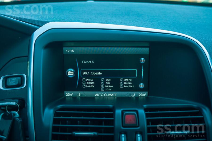 Melns Volvo XC60 2013 Liepāja, ar dzinēja tilpumu 2.00 L un nobraukumu 297 tūkst. km par 10300 €, foto 24 vietnē AUTOMOTO.COM.LV