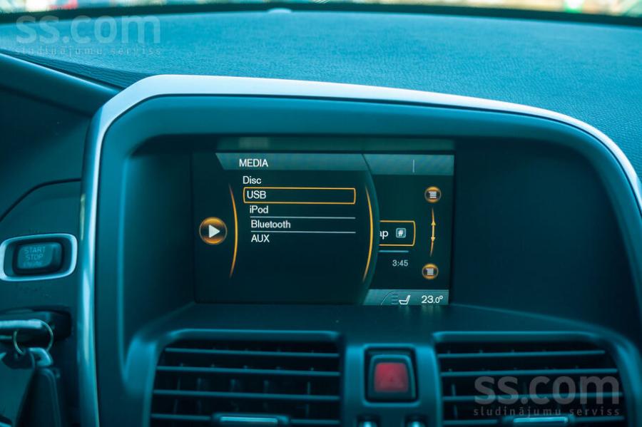 Melns Volvo XC60 2013 Liepāja, ar dzinēja tilpumu 2.00 L un nobraukumu 297 tūkst. km par 10300 €, foto 29 vietnē AUTOMOTO.COM.LV
