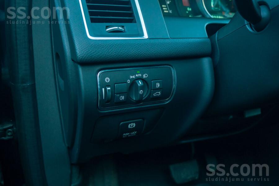 Melns Volvo XC60 2013 Liepāja, ar dzinēja tilpumu 2.00 L un nobraukumu 297 tūkst. km par 10300 €, foto 31 vietnē AUTOMOTO.COM.LV