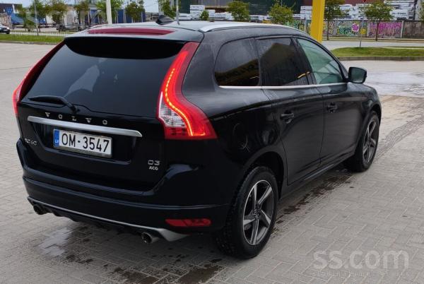 Black Volvo XC60 2013 in Saldus, with an engine capacity of 2.00 L and mileage of 323 thousand km for 9500 €, photo 3 on AUTOMOTO.COM.LV