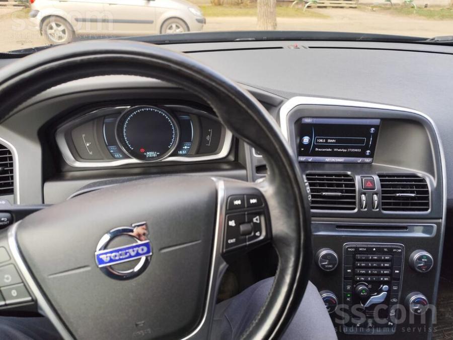 Black Volvo XC60 2013 in Rezekne, with an engine capacity of 2.40 L and mileage of 215 thousand km for 11200 €, photo 3 on AUTOMOTO.COM.LV