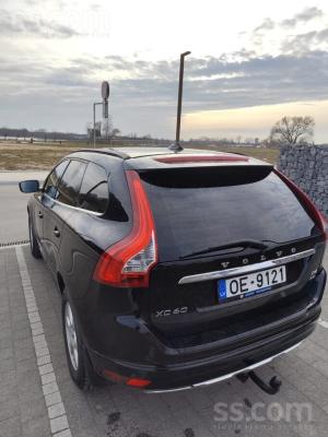 Black Volvo XC60 2013 in Rezekne, with an engine capacity of 2.40 L and mileage of 215 thousand km for 11200 €, photo 4 on AUTOMOTO.COM.LV