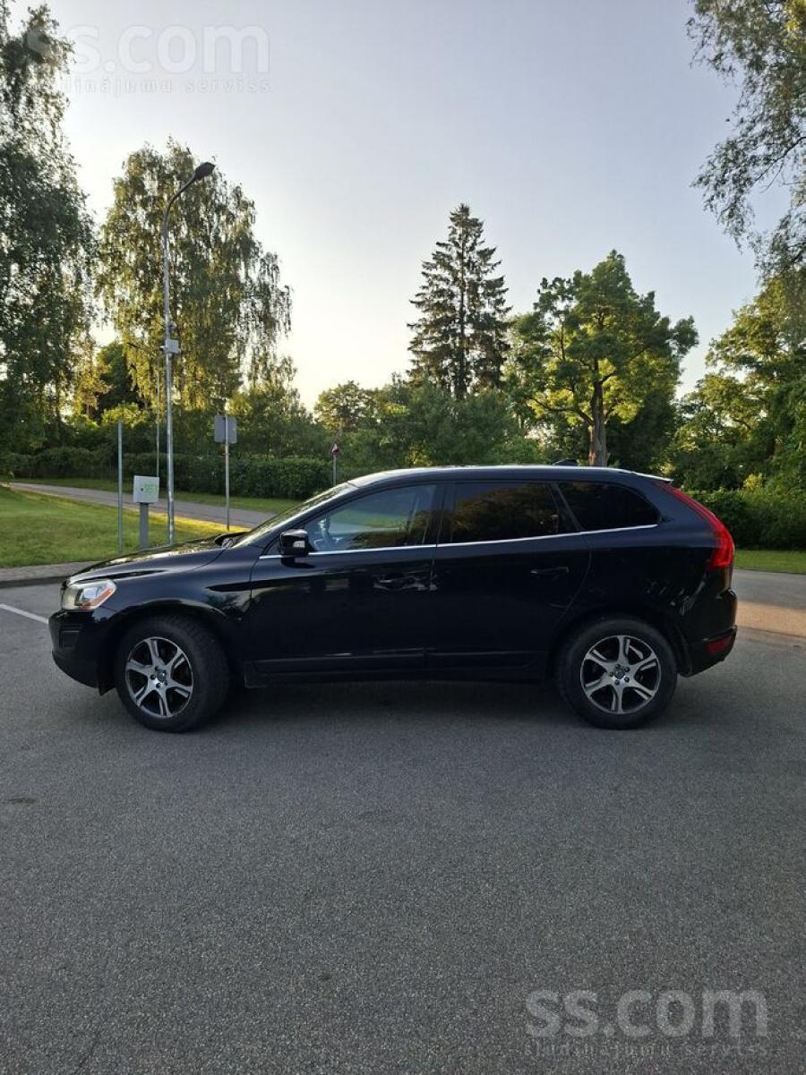 Melns Volvo XC60 2013 Rīga, ar dzinēja tilpumu 2.40 L un nobraukumu 220 tūkst. km par 10200 €, foto 4 vietnē AUTOMOTO.COM.LV