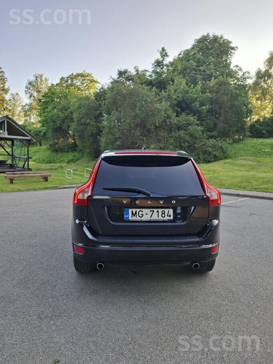 Melns Volvo XC60 2013 Rīga, ar dzinēja tilpumu 2.40 L un nobraukumu 220 tūkst. km par 10200 €, foto 5 vietnē AUTOMOTO.COM.LV