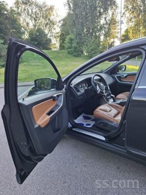 Melns Volvo XC60 2013 Rīga, ar dzinēja tilpumu 2.40 L un nobraukumu 220 tūkst. km par 10200 €, foto 8 vietnē AUTOMOTO.COM.LV