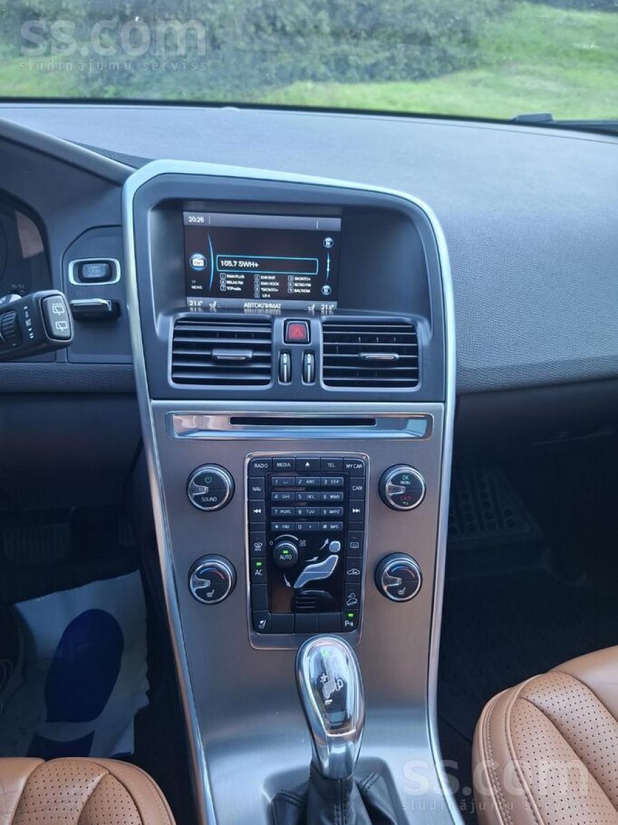 Melns Volvo XC60 2013 Rīga, ar dzinēja tilpumu 2.40 L un nobraukumu 220 tūkst. km par 10200 €, foto 12 vietnē AUTOMOTO.COM.LV