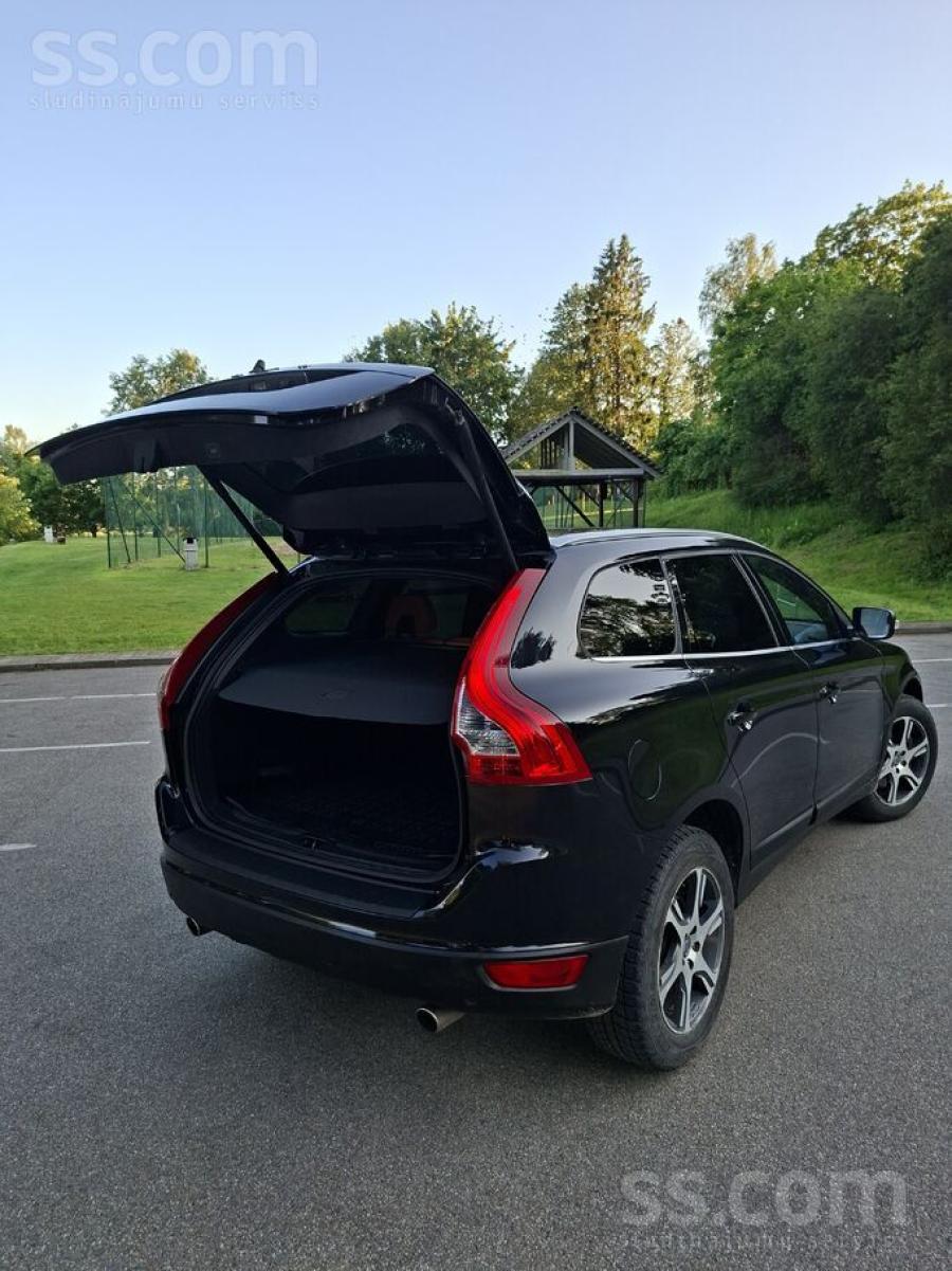 Melns Volvo XC60 2013 Rīga, ar dzinēja tilpumu 2.40 L un nobraukumu 220 tūkst. km par 10200 €, foto 14 vietnē AUTOMOTO.COM.LV