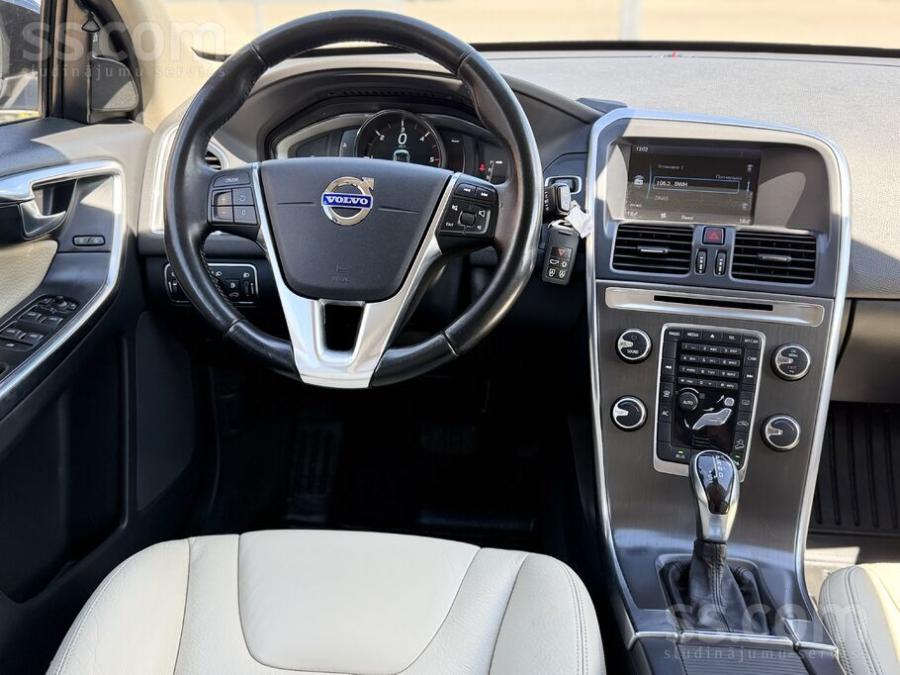 Black Volvo XC60 2013 in Riga, with an engine capacity of 2.40 L and mileage of 272 thousand km for 9500 €, photo 5 on AUTOMOTO.COM.LV