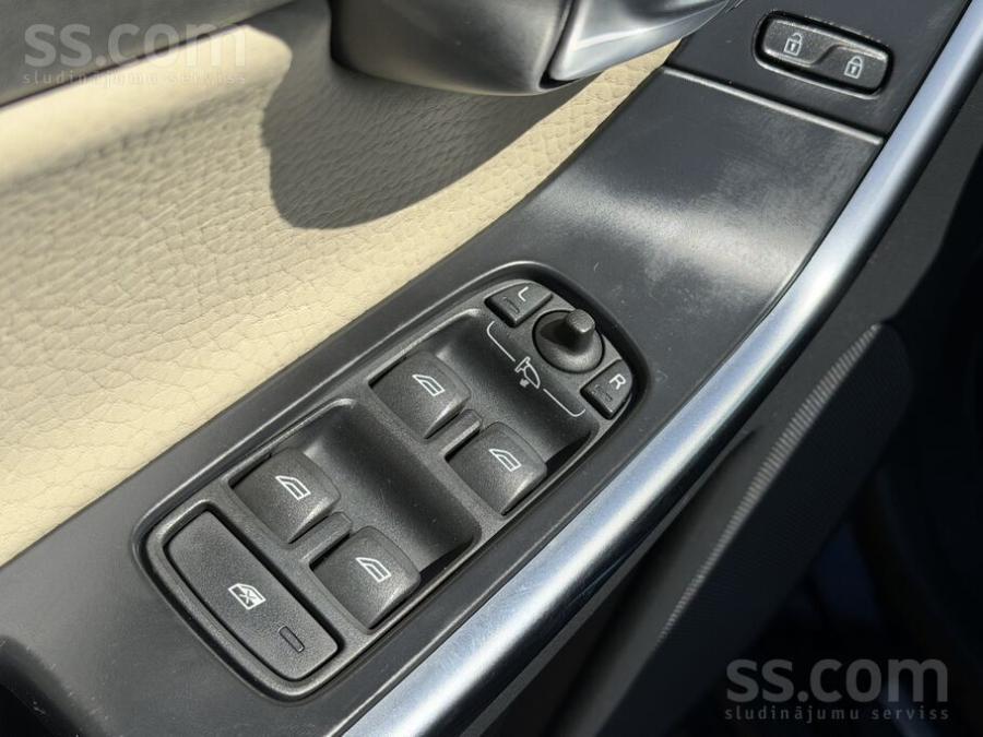 Black Volvo XC60 2013 in Riga, with an engine capacity of 2.40 L and mileage of 272 thousand km for 9500 €, photo 6 on AUTOMOTO.COM.LV