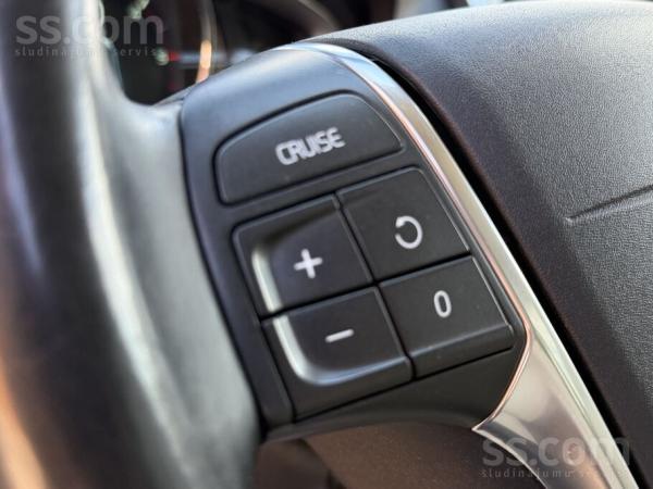 Melns Volvo XC60 2013 Rīga, ar dzinēja tilpumu 2.40 L un nobraukumu 272 tūkst. km par 9500 €, foto 6 vietnē AUTOMOTO.COM.LV