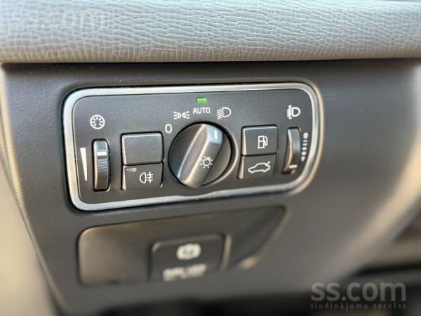 Melns Volvo XC60 2013 Rīga, ar dzinēja tilpumu 2.40 L un nobraukumu 272 tūkst. km par 9500 €, foto 7 vietnē AUTOMOTO.COM.LV