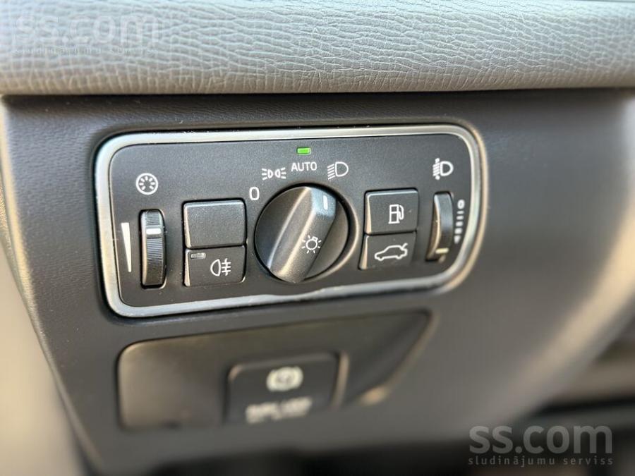 Black Volvo XC60 2013 in Riga, with an engine capacity of 2.40 L and mileage of 272 thousand km for 9500 €, photo 8 on AUTOMOTO.COM.LV