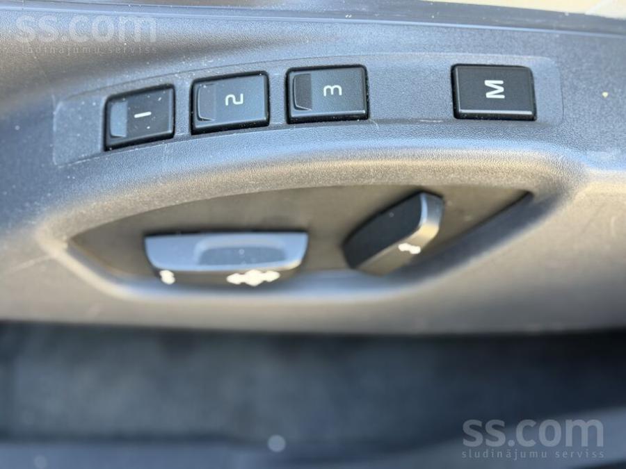 Black Volvo XC60 2013 in Riga, with an engine capacity of 2.40 L and mileage of 272 thousand km for 9500 €, photo 9 on AUTOMOTO.COM.LV