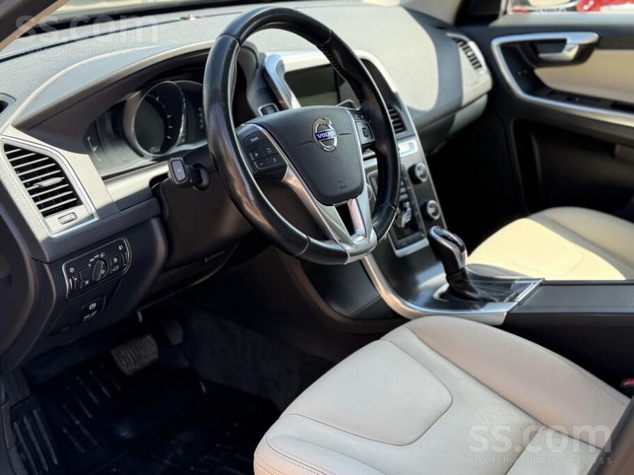 Black Volvo XC60 2013 in Riga, with an engine capacity of 2.40 L and mileage of 272 thousand km for 9500 €, photo 10 on AUTOMOTO.COM.LV