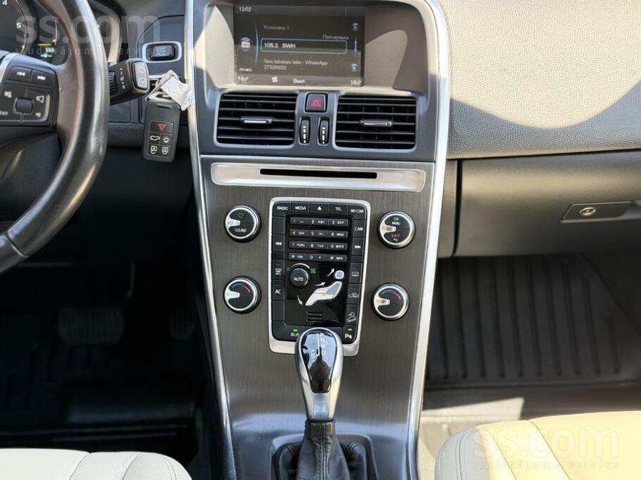 Black Volvo XC60 2013 in Riga, with an engine capacity of 2.40 L and mileage of 272 thousand km for 9500 €, photo 12 on AUTOMOTO.COM.LV