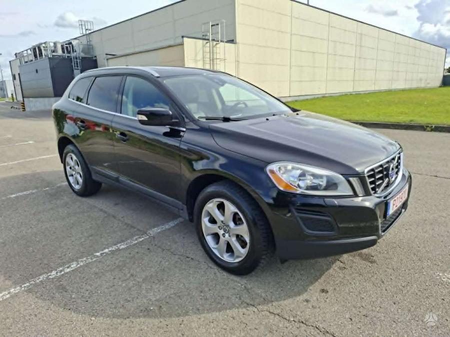 Black Volvo XC60 2013 in Radviliskis, with an engine capacity of 3.20 L and mileage of 240 thousand km for 7300 €, photo 3 on AUTOMOTO.COM.LV